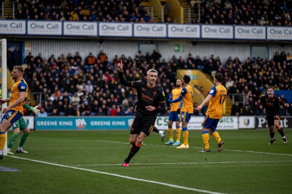 Matthew Lund signs one-year extension | Official Salford City FC website